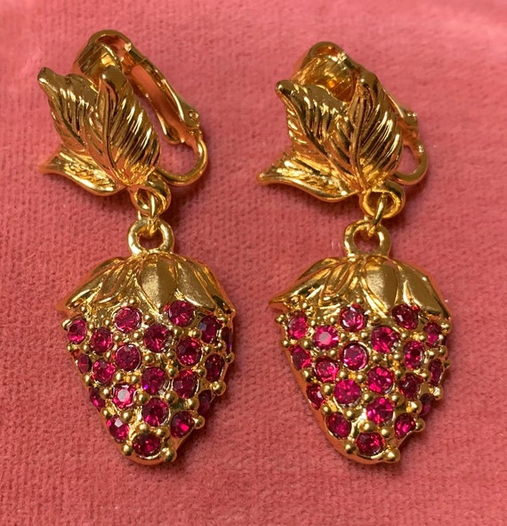 Vintage Avon Gold Strawberry Clip On Earrings in Orig… - Gem