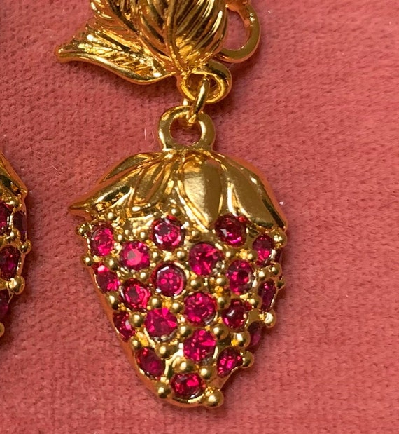 Vintage Avon Gold Strawberry Clip On Earrings in Orig… - Gem