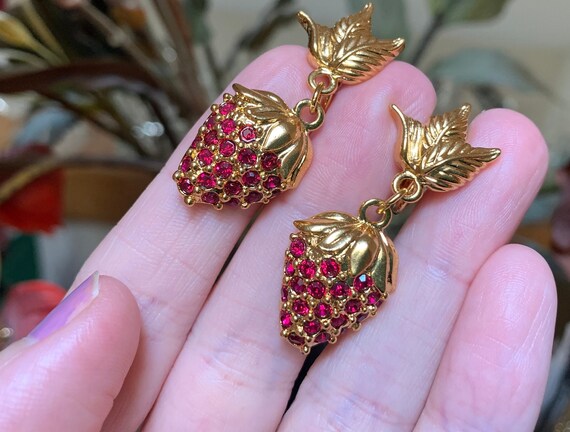Vintage Avon Gold Strawberry Clip On Earrings in Orig… - Gem
