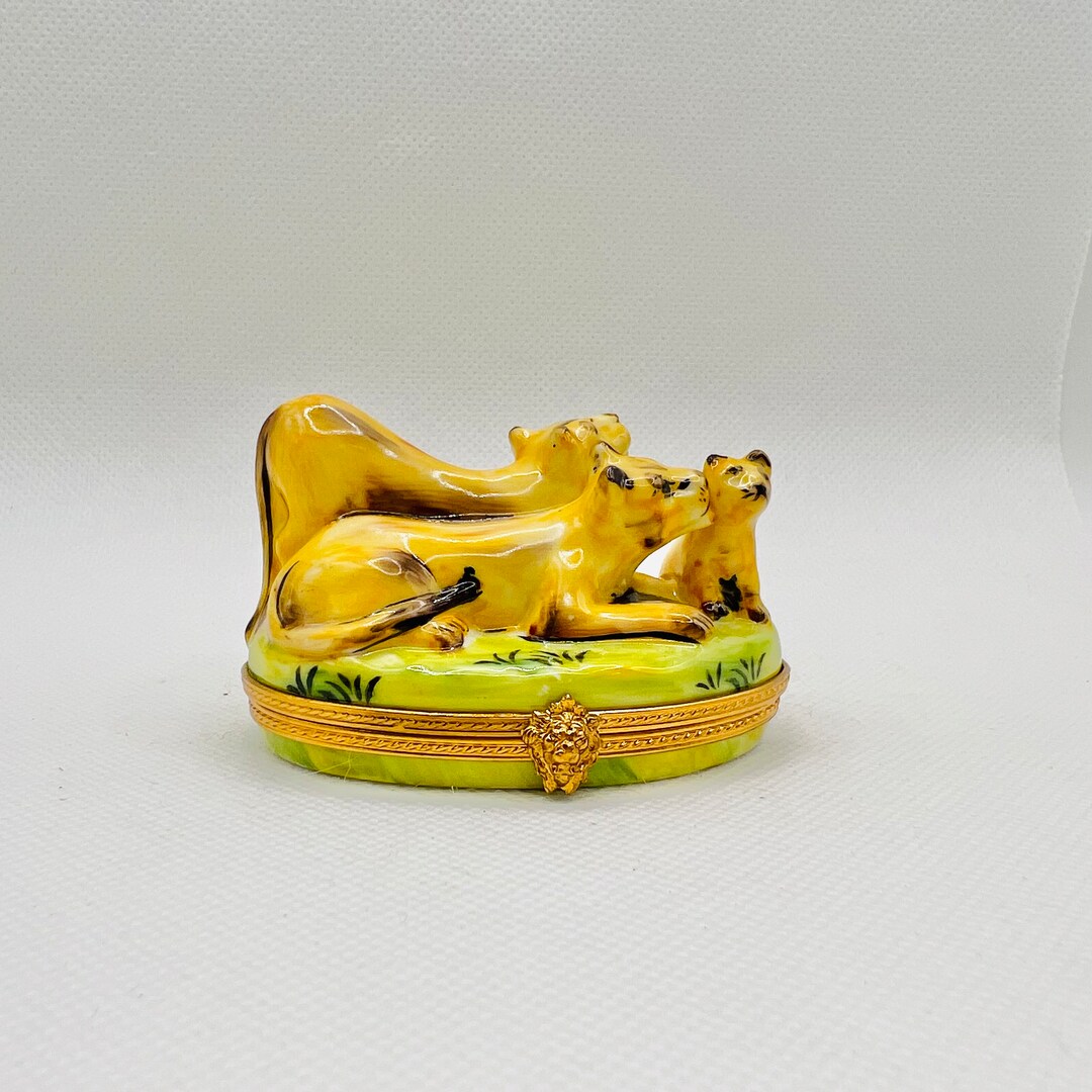 LIONESS W/ LION Cub Limoges Trinket Box ~ Peint Main ~ France ~ Tiger ...