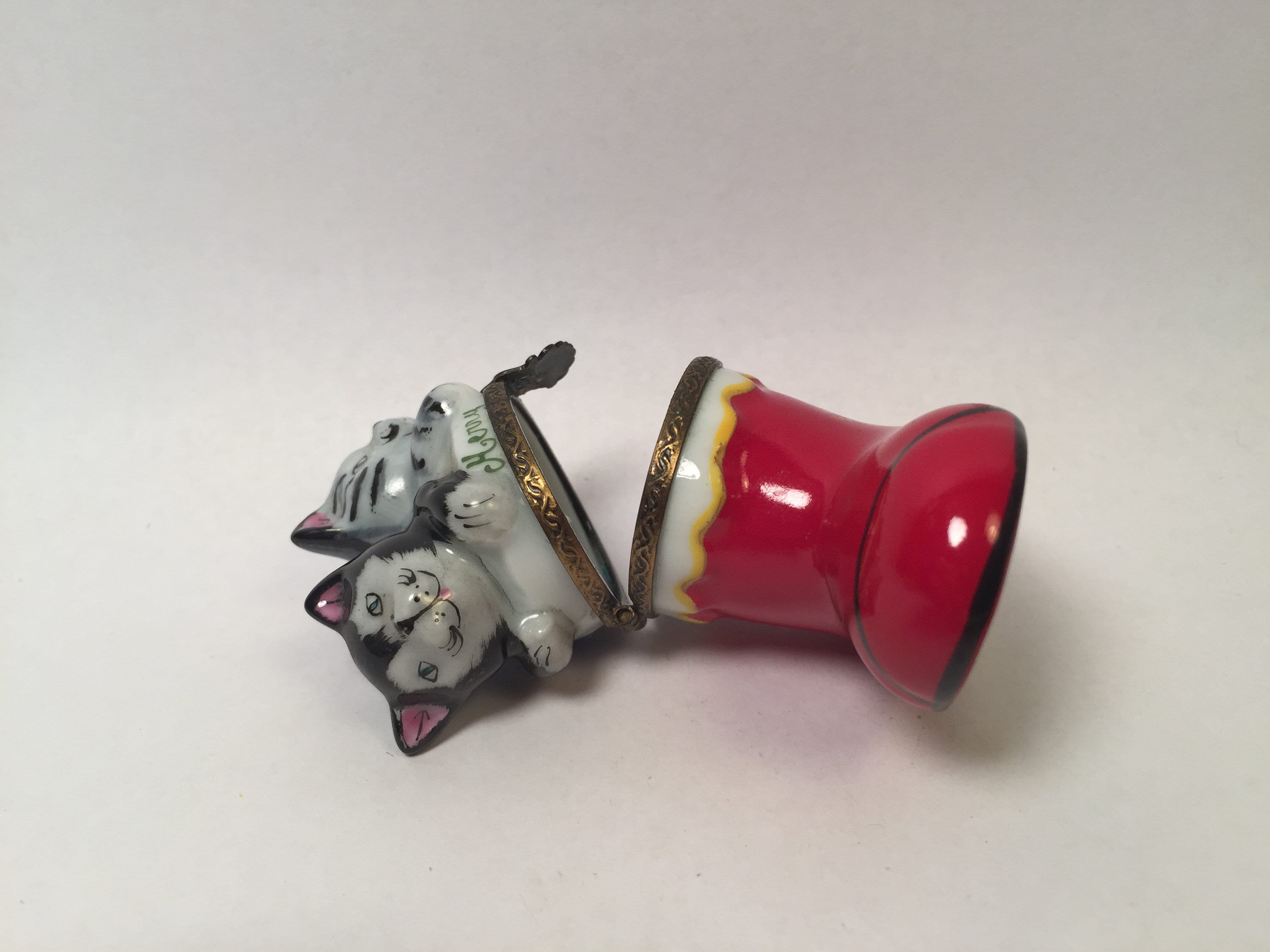 KITTENS in CHRISTMAS STOCKING Limoges Trinket Box Peint Main hand ...