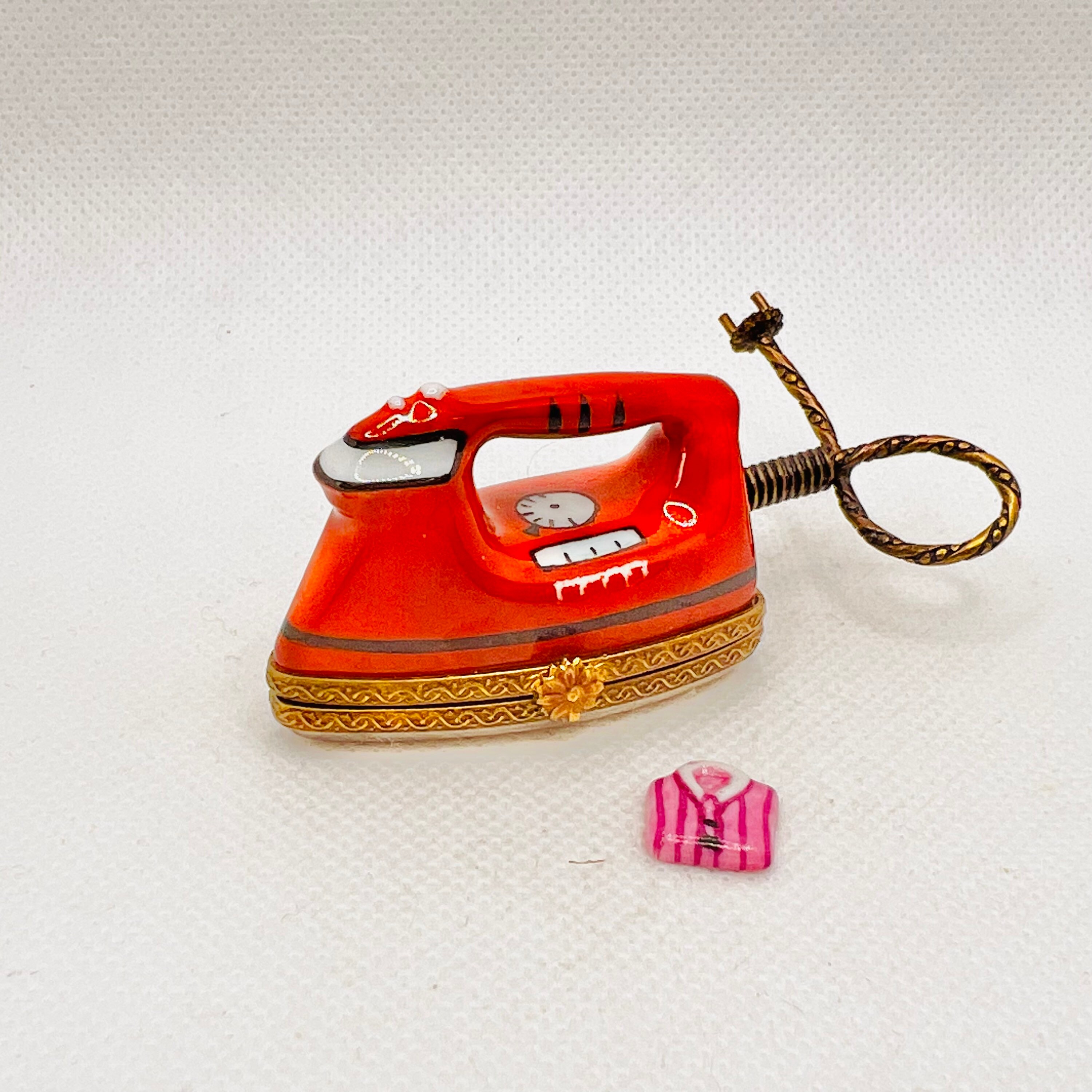 Spectacular IRON W/ Shirt Limoges Trinket Box Peint Main hand-painted ...