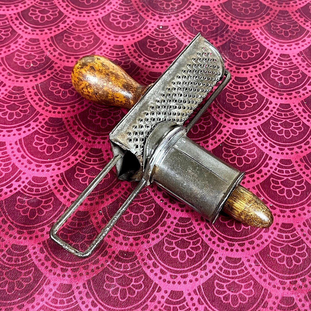 Antique Edgar Spring Loaded Nutmeg Spice Grinder 1930's, Great Working ...