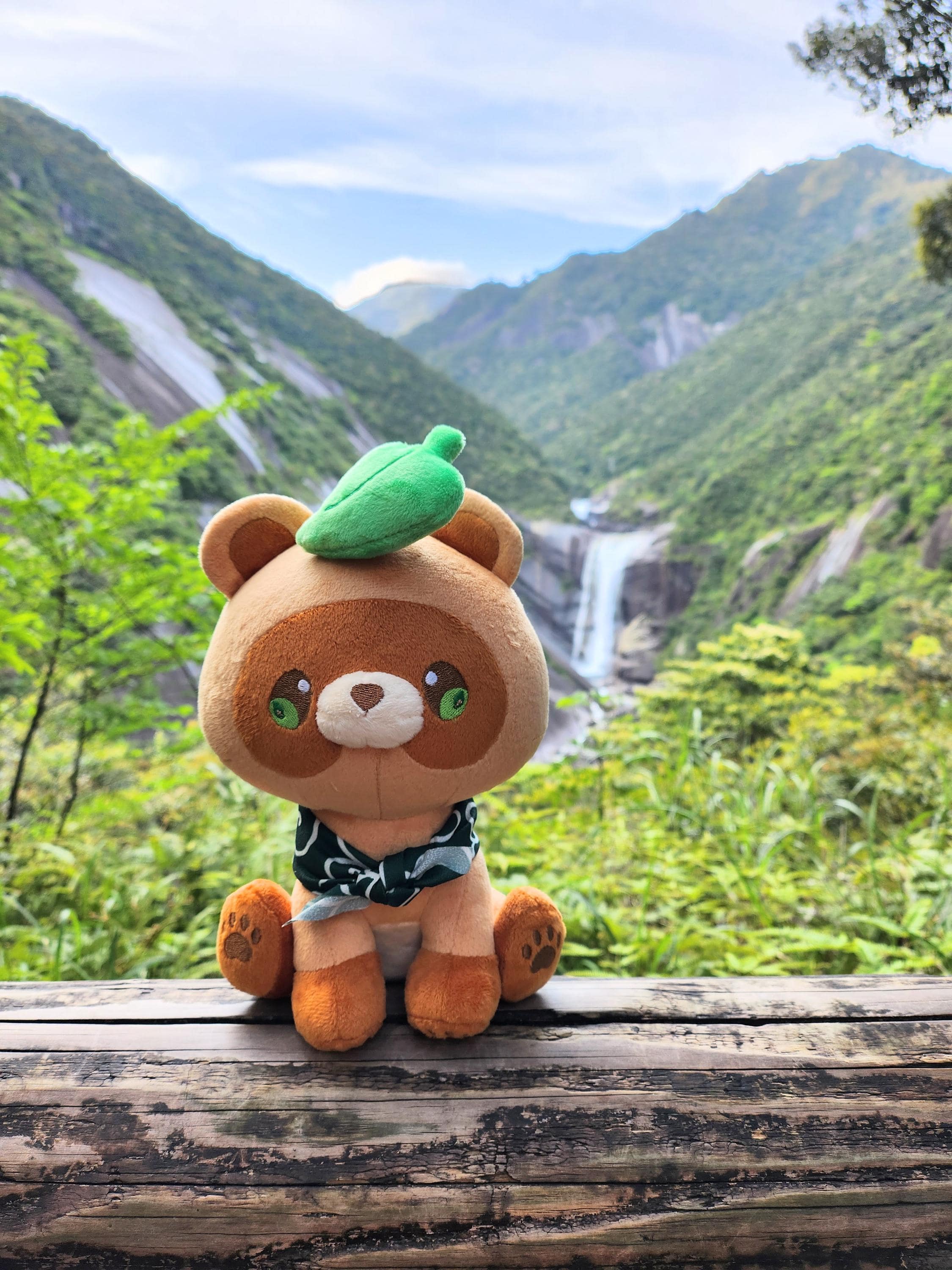 Poko the Tanuki Plushie - Pon Plush With Magnetic Leaf Accessory ...