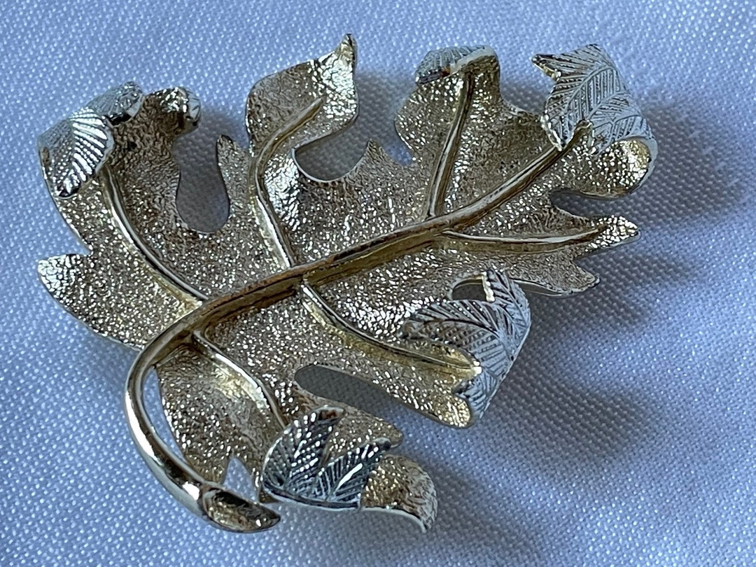 Vintage Mid-century Silvertone Leaf Brooch/pin - Etsy