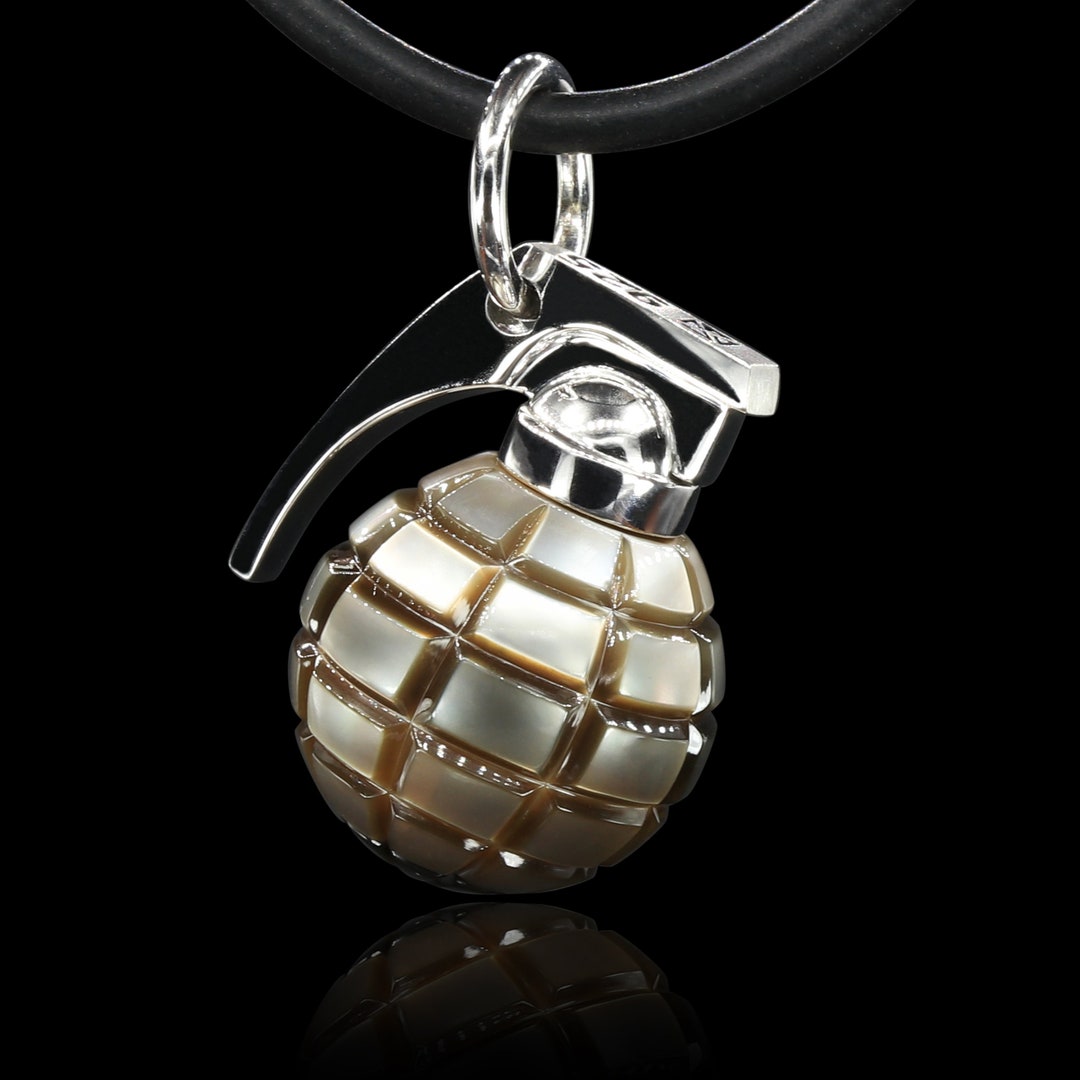 Grenade Hand Carve Tahitian Pearl 13.3mm, Grenade Silver Pendant, Hand ...