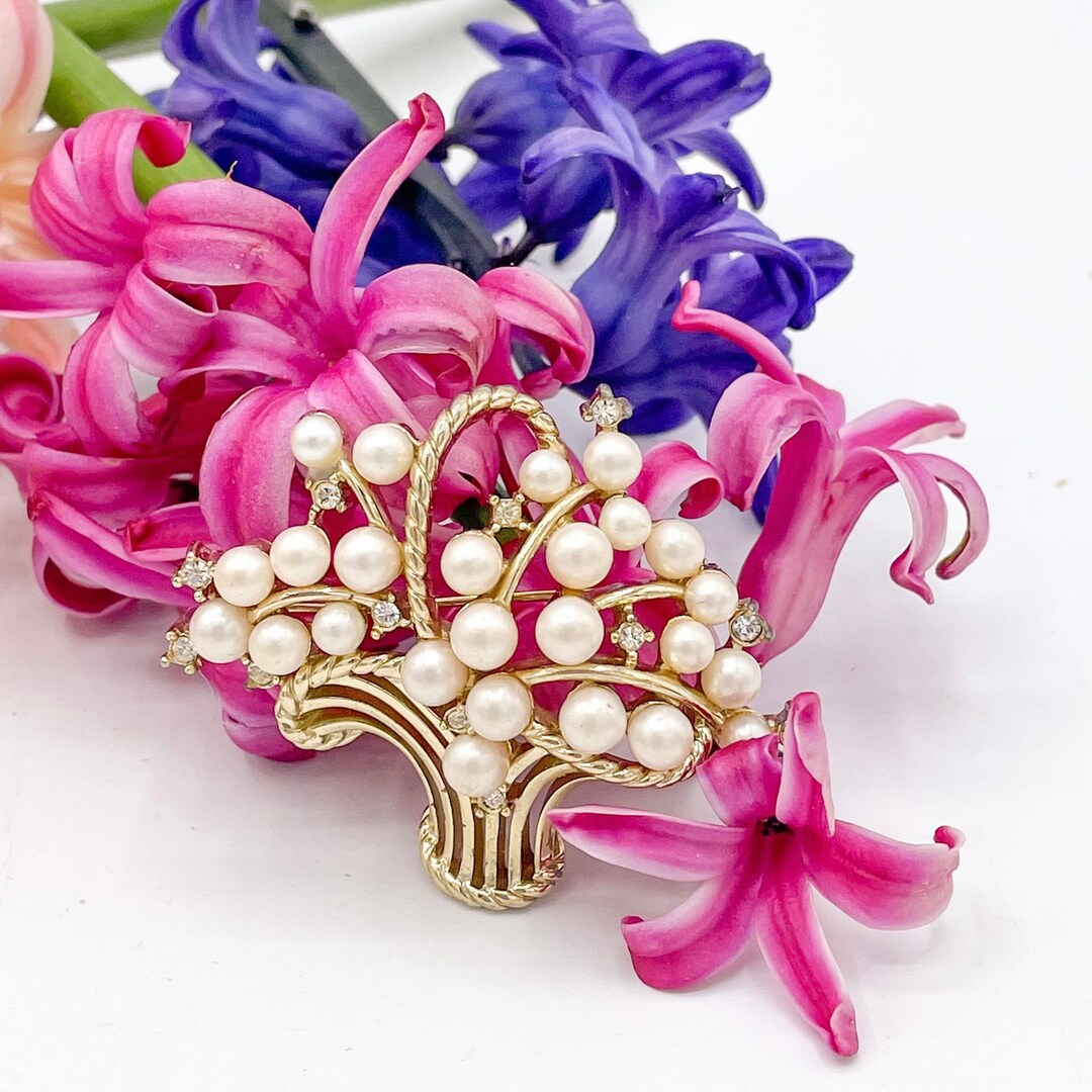Trifari Flower Basket Gold Pearl Rhinestone Brooch 1960s Vintage Signed ...