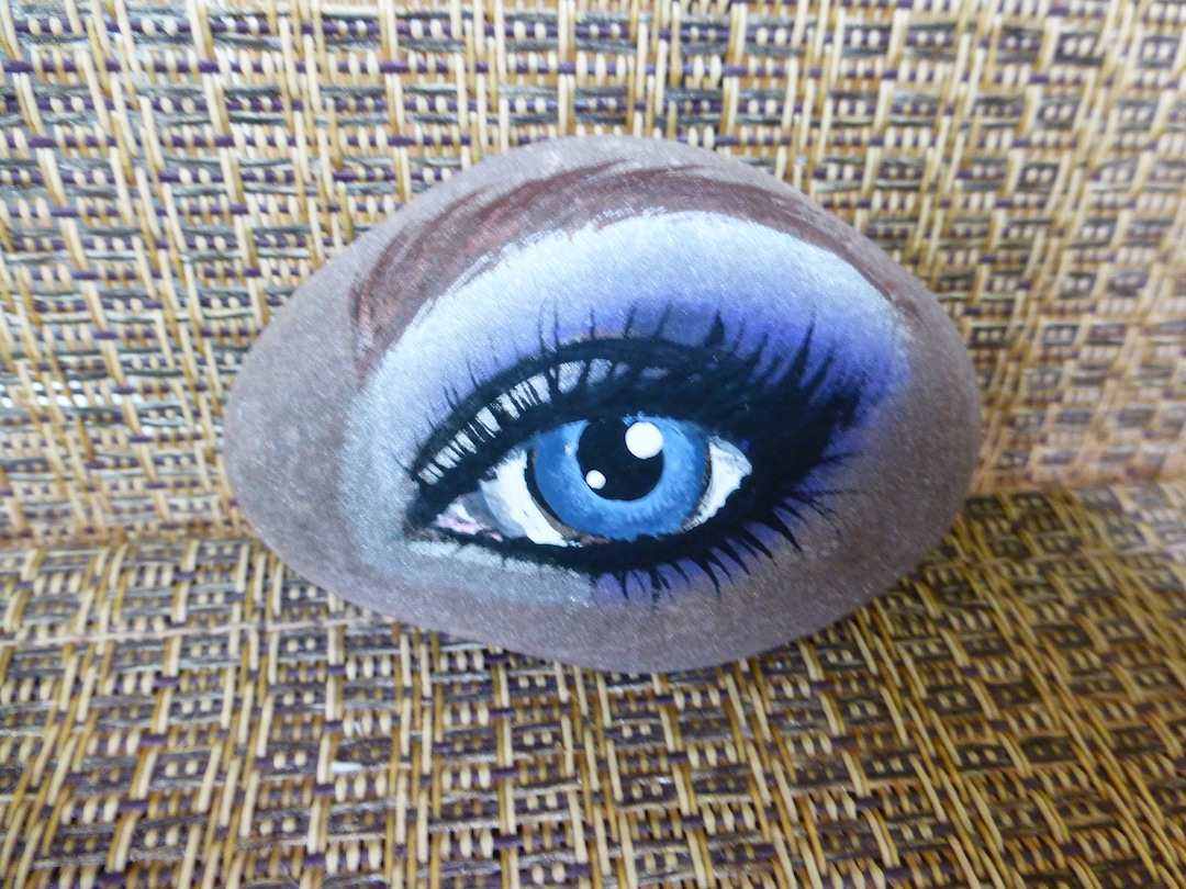 EYE Rock, Glamour Makeup Painted Garden Stone, Cosmetic Influencer ...