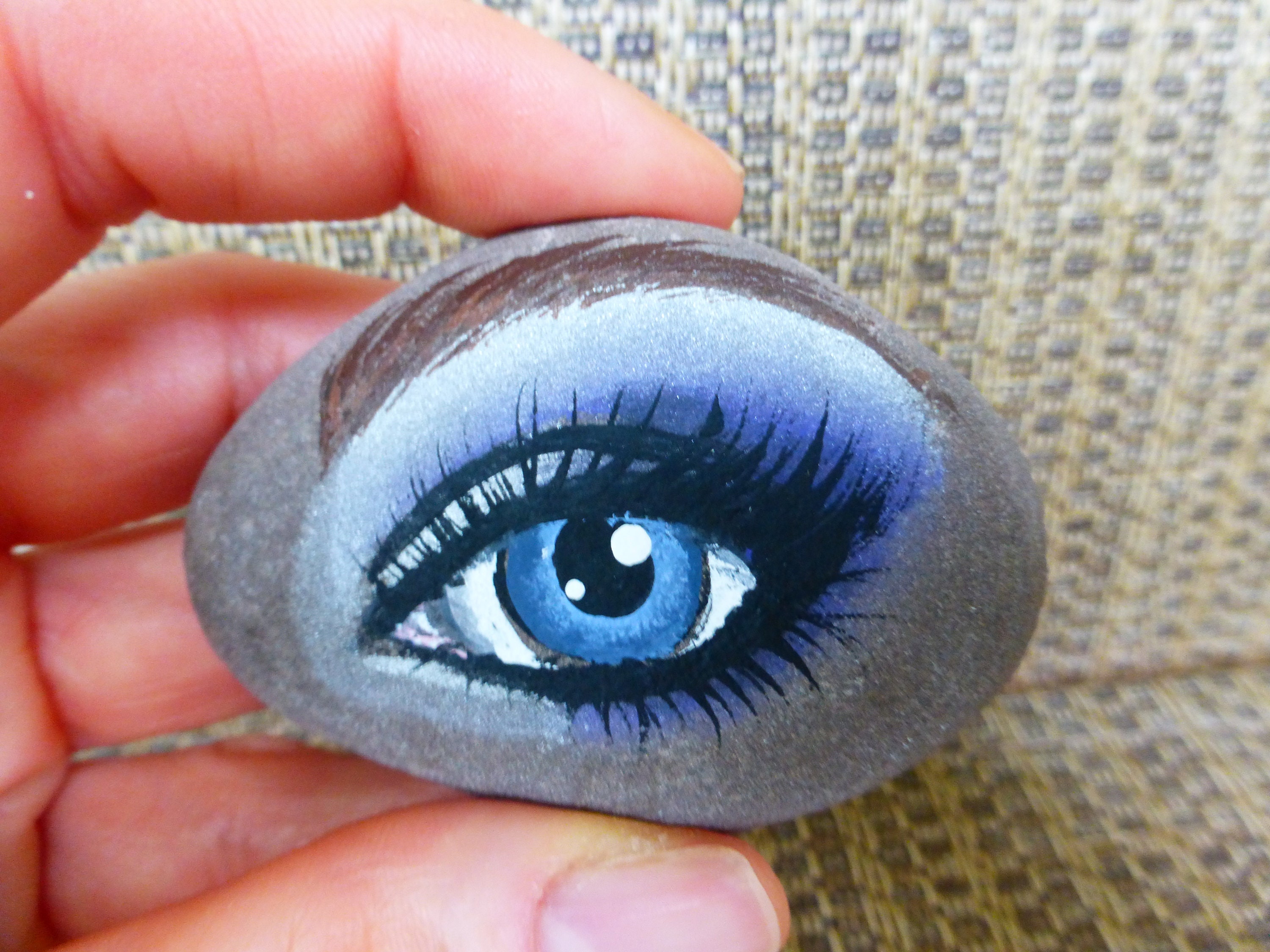 EYE Rock, Glamour Makeup Painted Garden Stone, Cosmetic Influencer ...