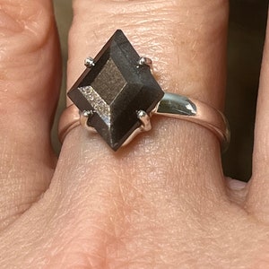 Rare Natural 3CT Kite Shape Zawadi Golden Sheen Sapphire Engagement ...