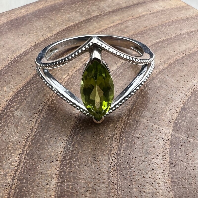 Silver Peridot Ring - Etsy
