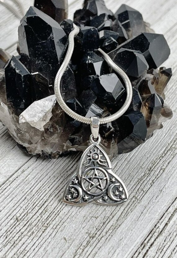 Silver triquetra pendant store