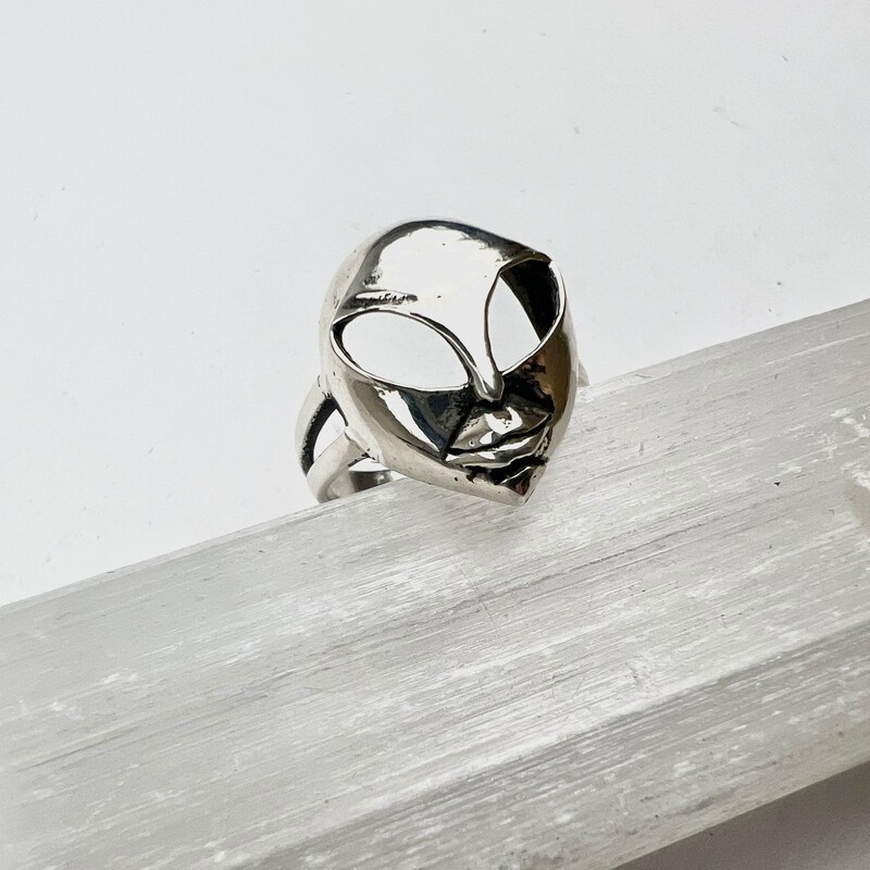 Alien Ring - Etsy