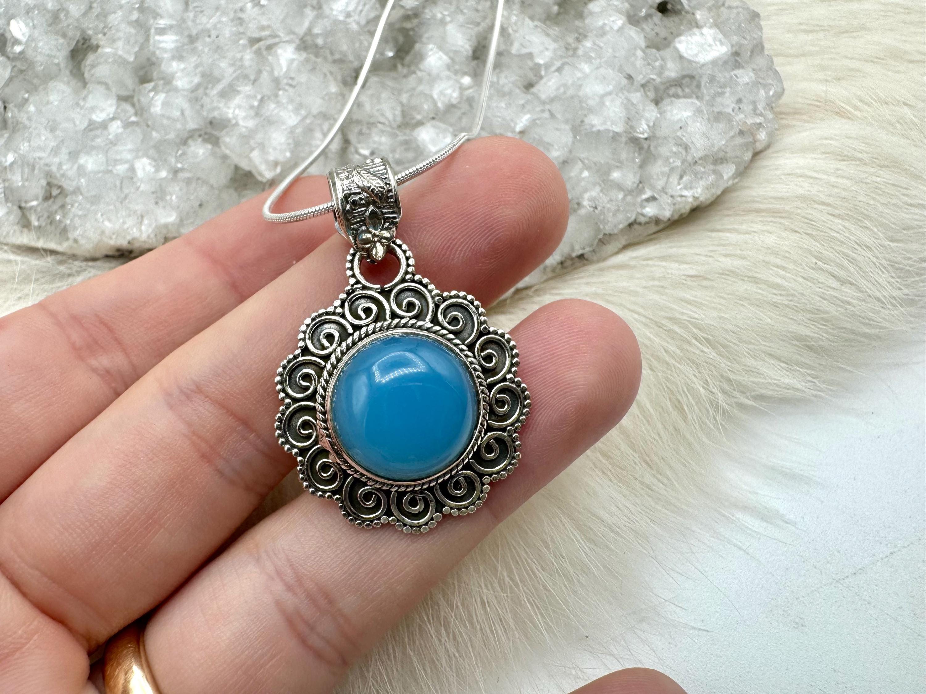 Silver chalcedony pendant store