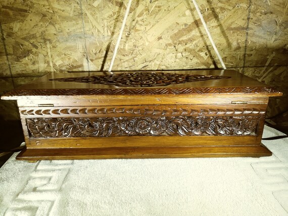 1970's Vintage Hand Carved Solid Wood Jewelry Box Wit… - Gem