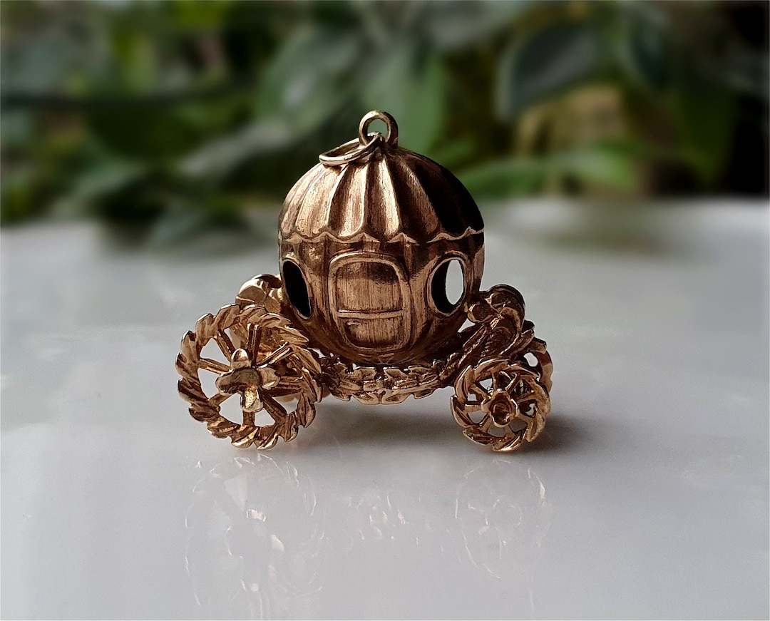 INCREDIBLY RARE 1965 Vintage 9ct Gold Royal Chariot Charm, One of the ...
