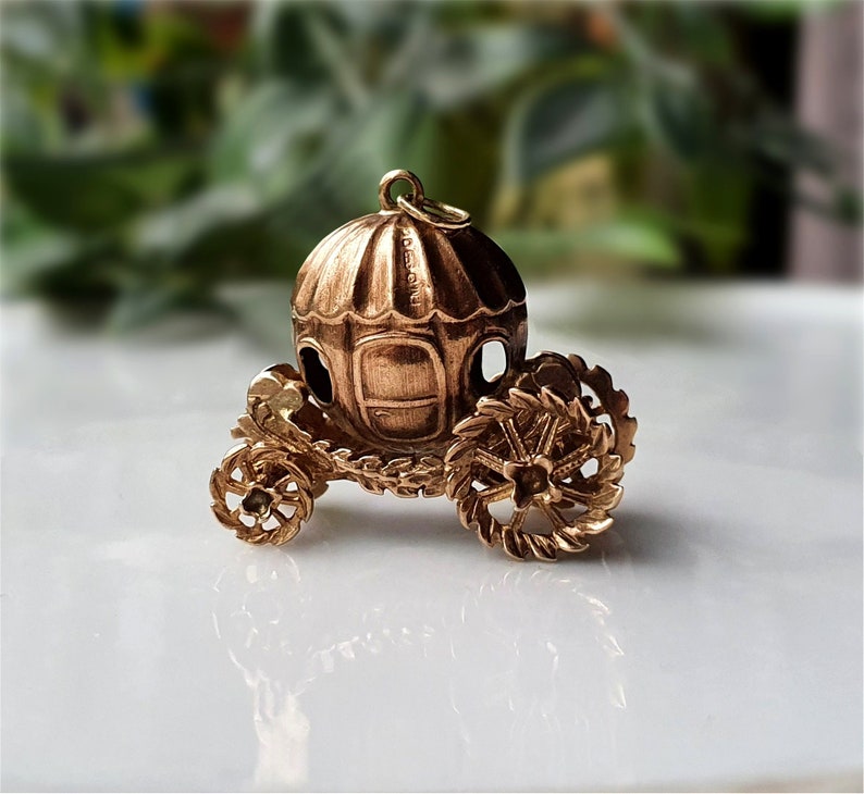 INCREDIBLY RARE 1965 Vintage 9ct Gold Royal Chariot Charm, One of the ...