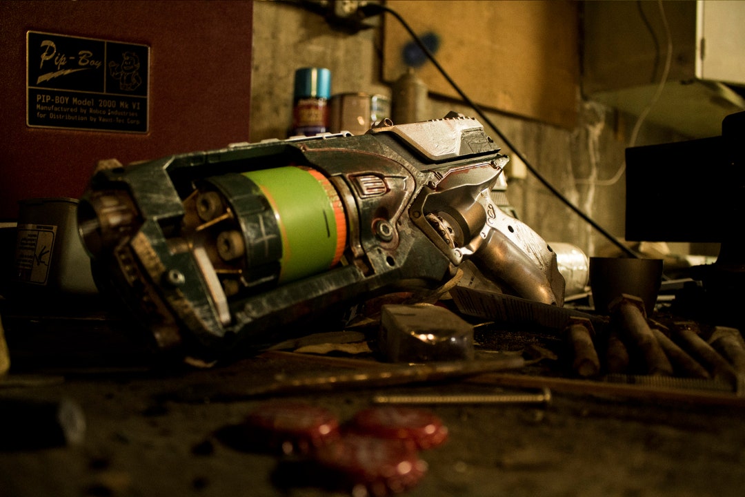 Fallout Nerf Strongarm Laser Pistol | Glow-in-the-dark Gamma Variant ...