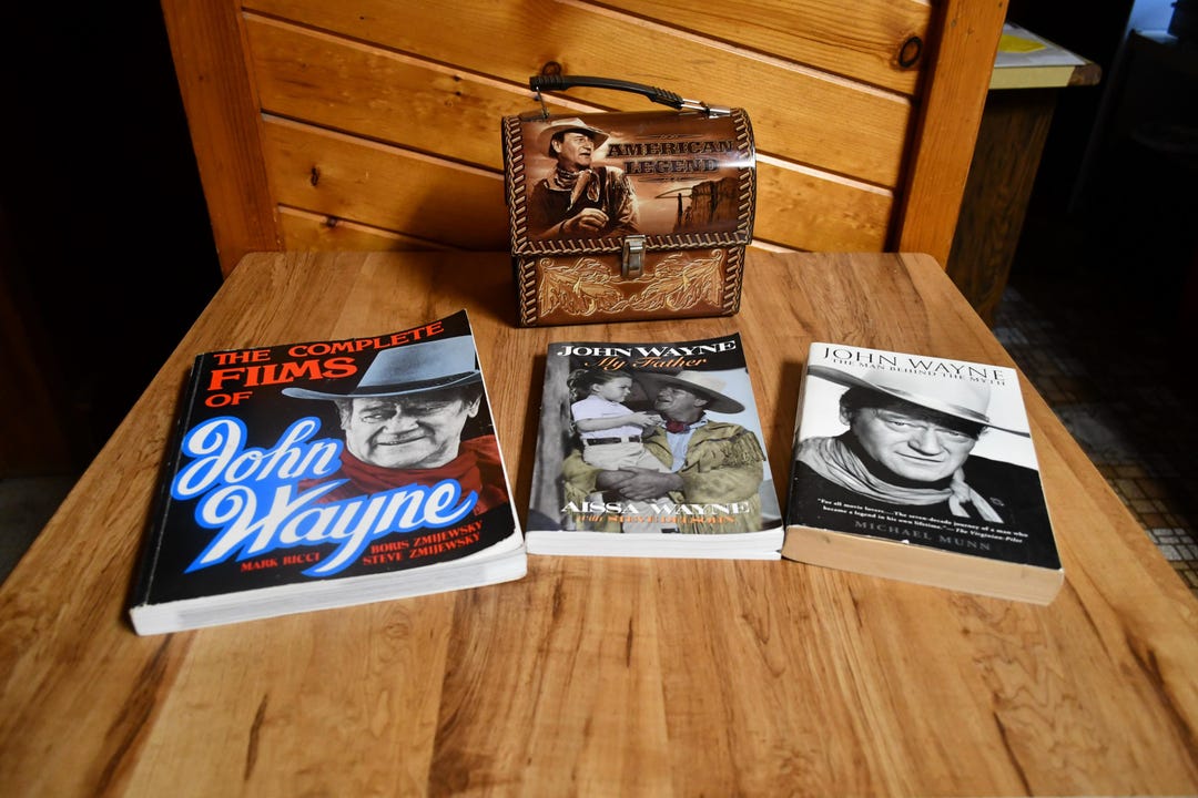 Vintage Lot of 4 John Wayne Items, 2005 Retro Metal Lunchbox/books ...