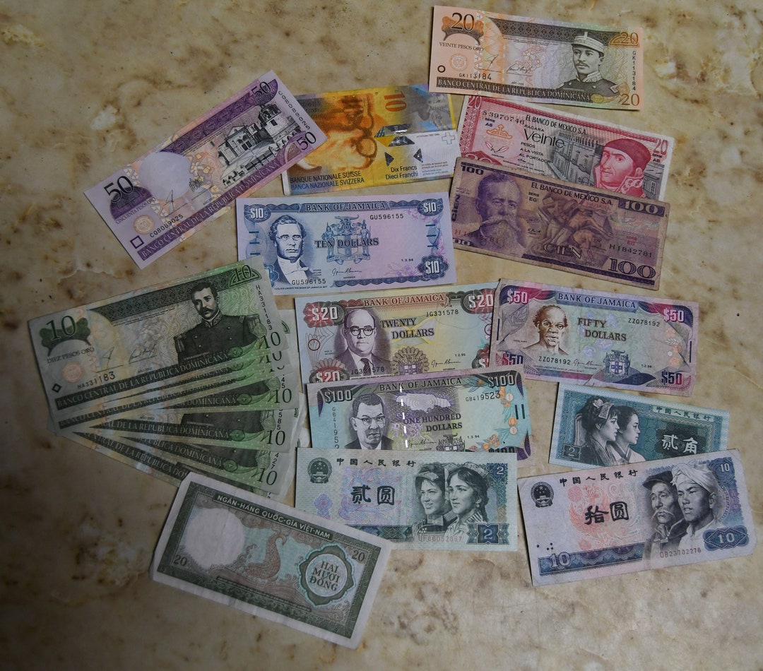 Mixed Lot of 20 Circulated Foreign Bank Notes From Different Countries ...
