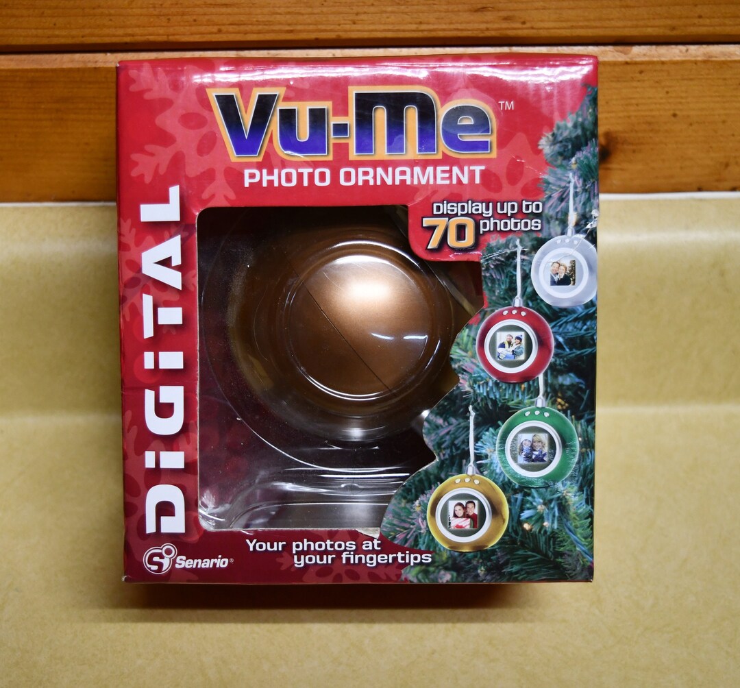Vintage 2008 Scenario Vu-me Digital Photo Ornament - Gold in Color / Holds 70 Pictures - New in ...
