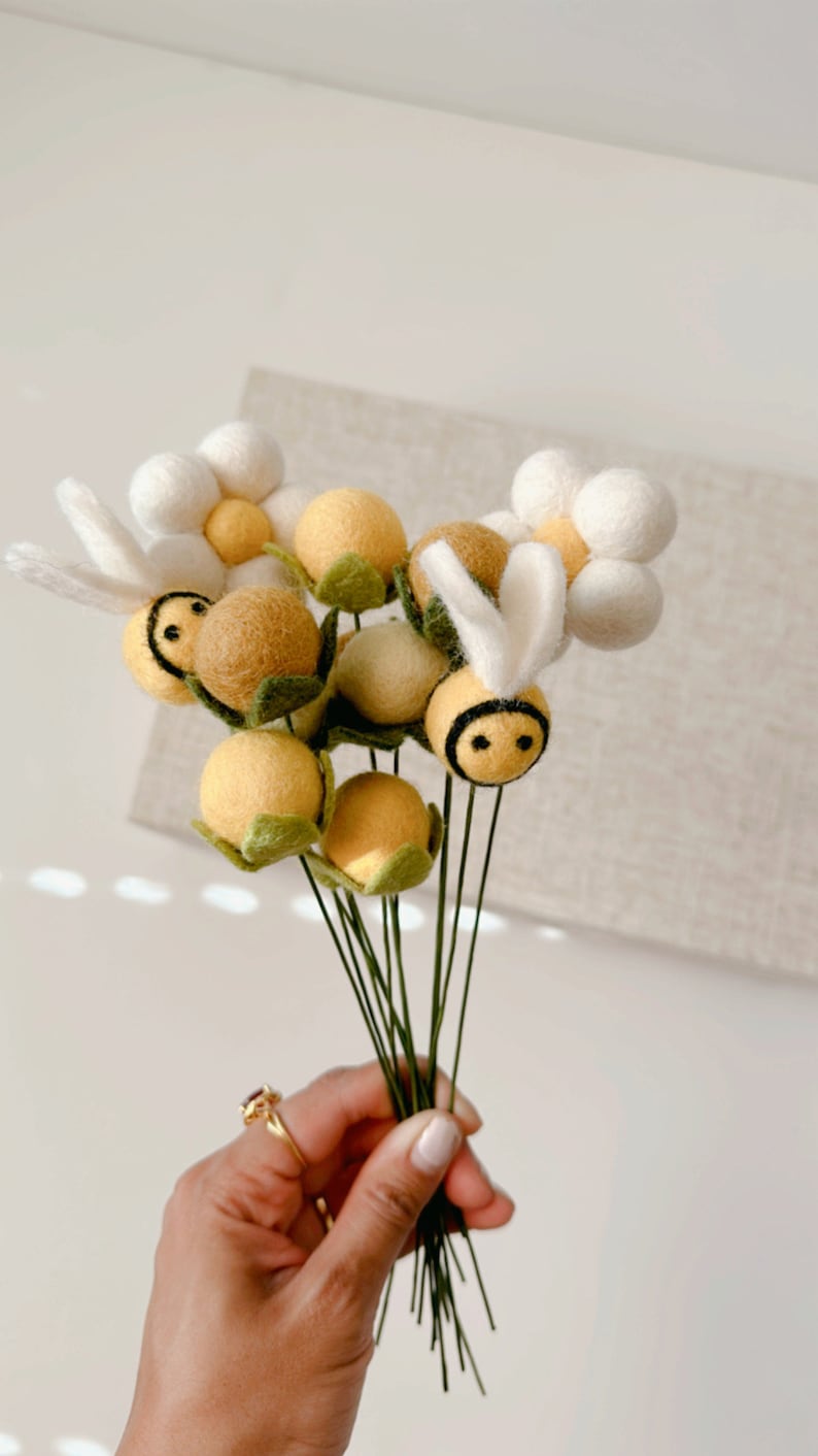 Felt Flower Bouquet: Daisy, Bee, Spring Nursery Decor - Etsy