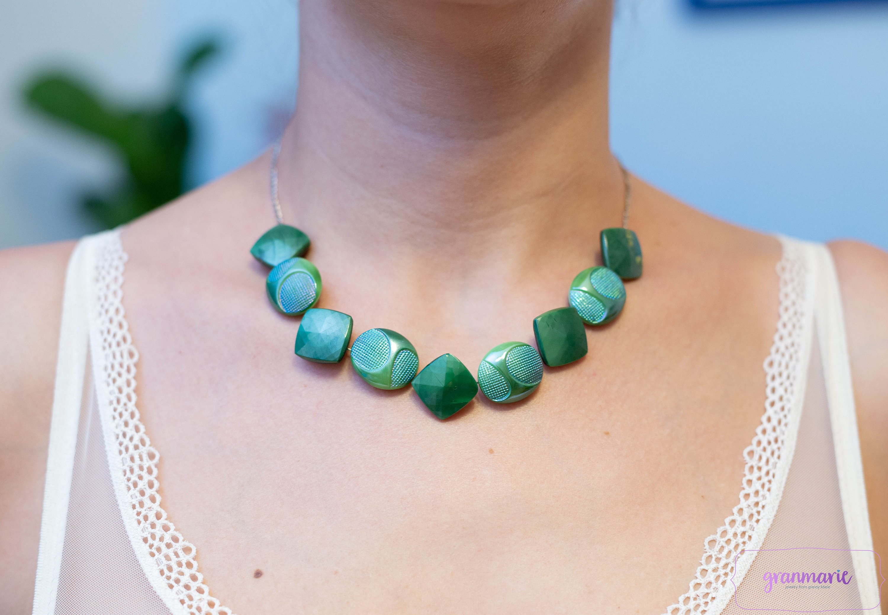 Collar de botón verde "Esmeralda", botones vintage, botones de cristal ...