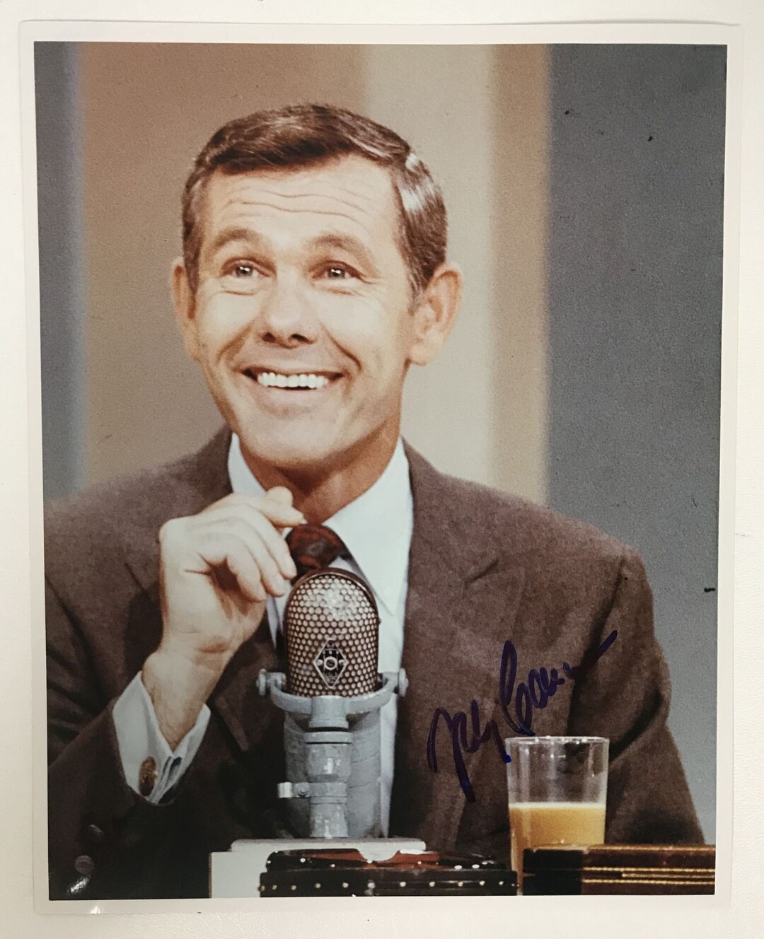 Johnny Carson (d. 2005) Signed Autographed Glossy 8x10 Photo - COA ...