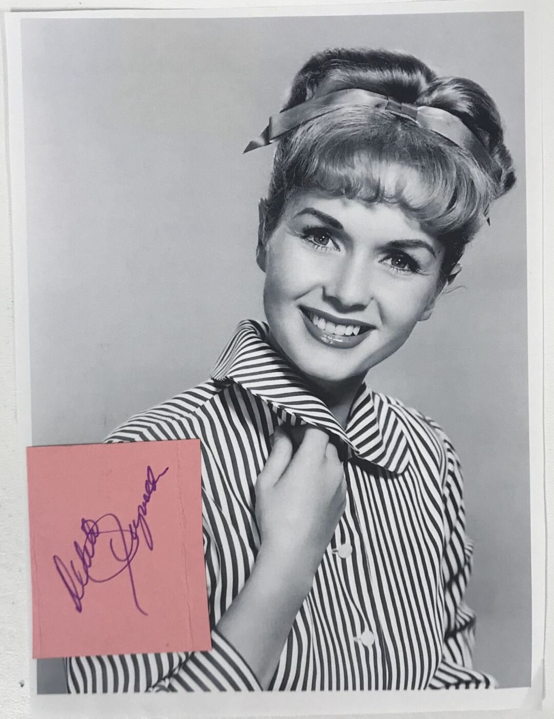 Debbie Reynolds Signed Autographed Vintage Signature Card 8.5x11 ...