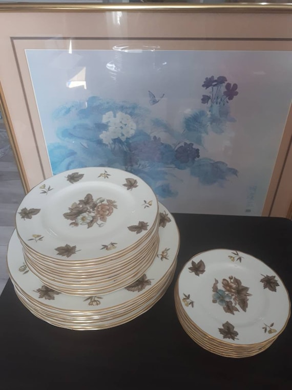 Royal Worcester Dinnerware Set of 24 Plates | Etsy