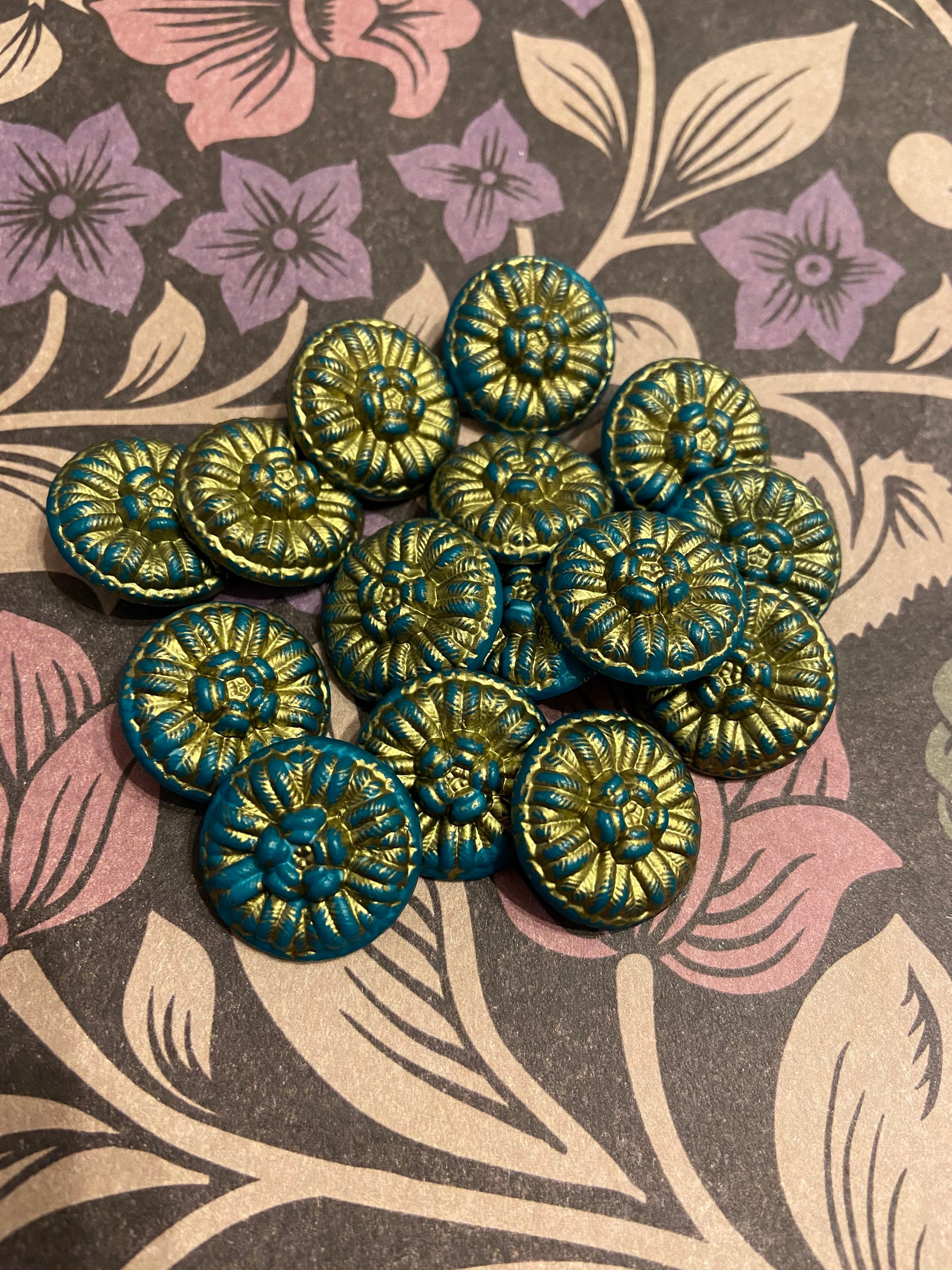 6 X Vintage Green and Gold Floral Buttons. 22mm. - Etsy UK