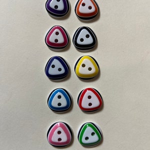6 X New Coloured Stripey Triangle Buttons. 13mm. 10 Colours. - Etsy