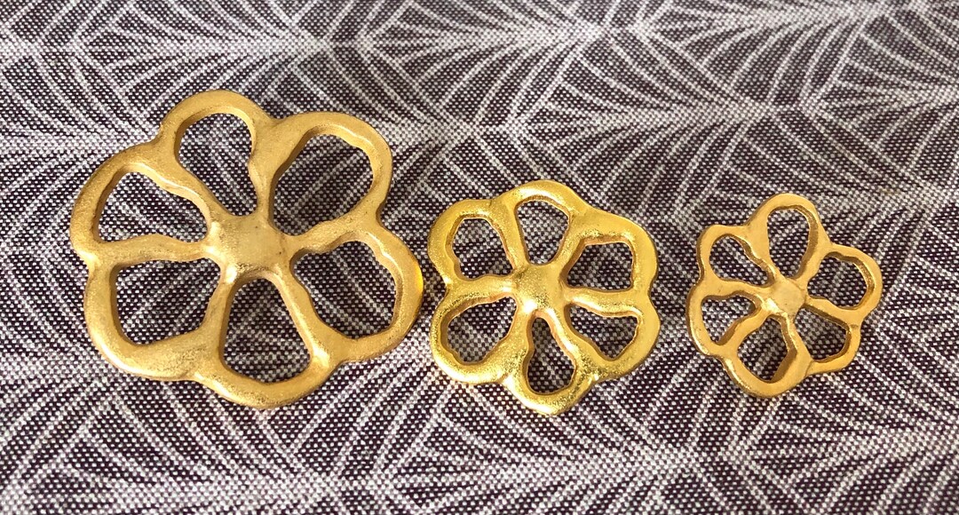 1 X Vintage Gold Toned Metal Flower Button. 39mm/27mm/21mm. - Etsy