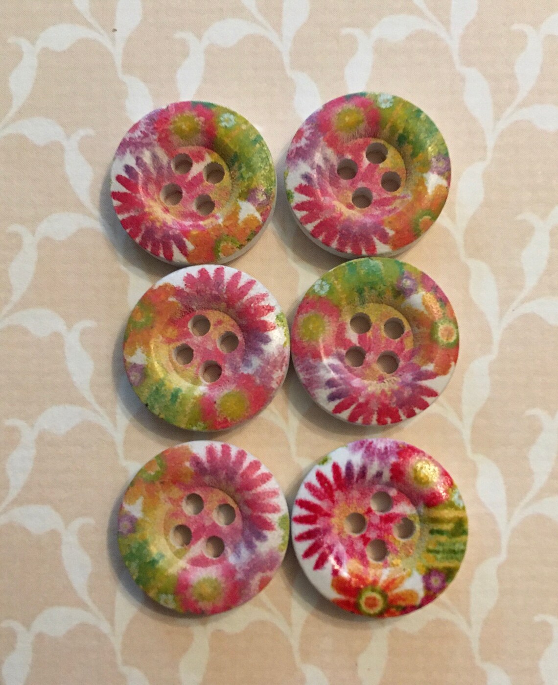 Preciosos botones florales multicolores. 15mm. - Etsy España