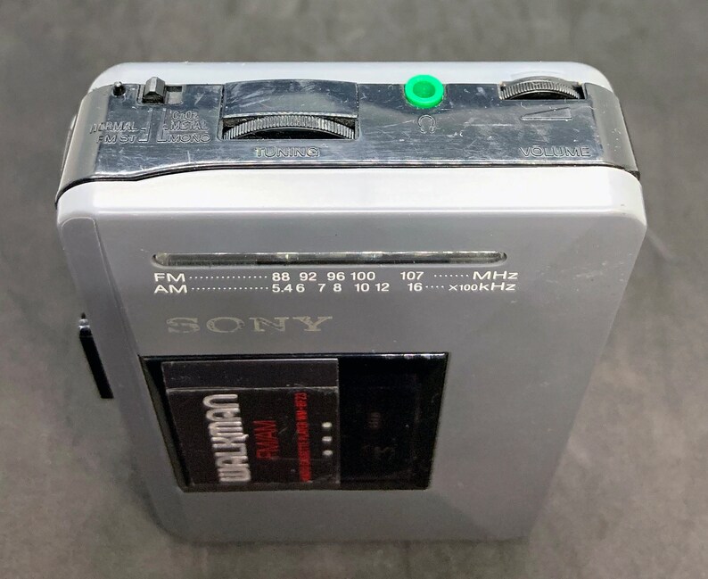 Early 90S SONY Walkman Cassette Player With AM/FM Radio & Belt Clip - Etsy