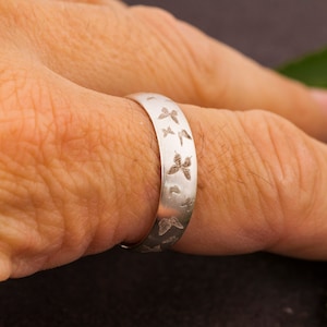 Butterflies Engraved Band, Butterfly Ring, Comfort Fit Ring ...