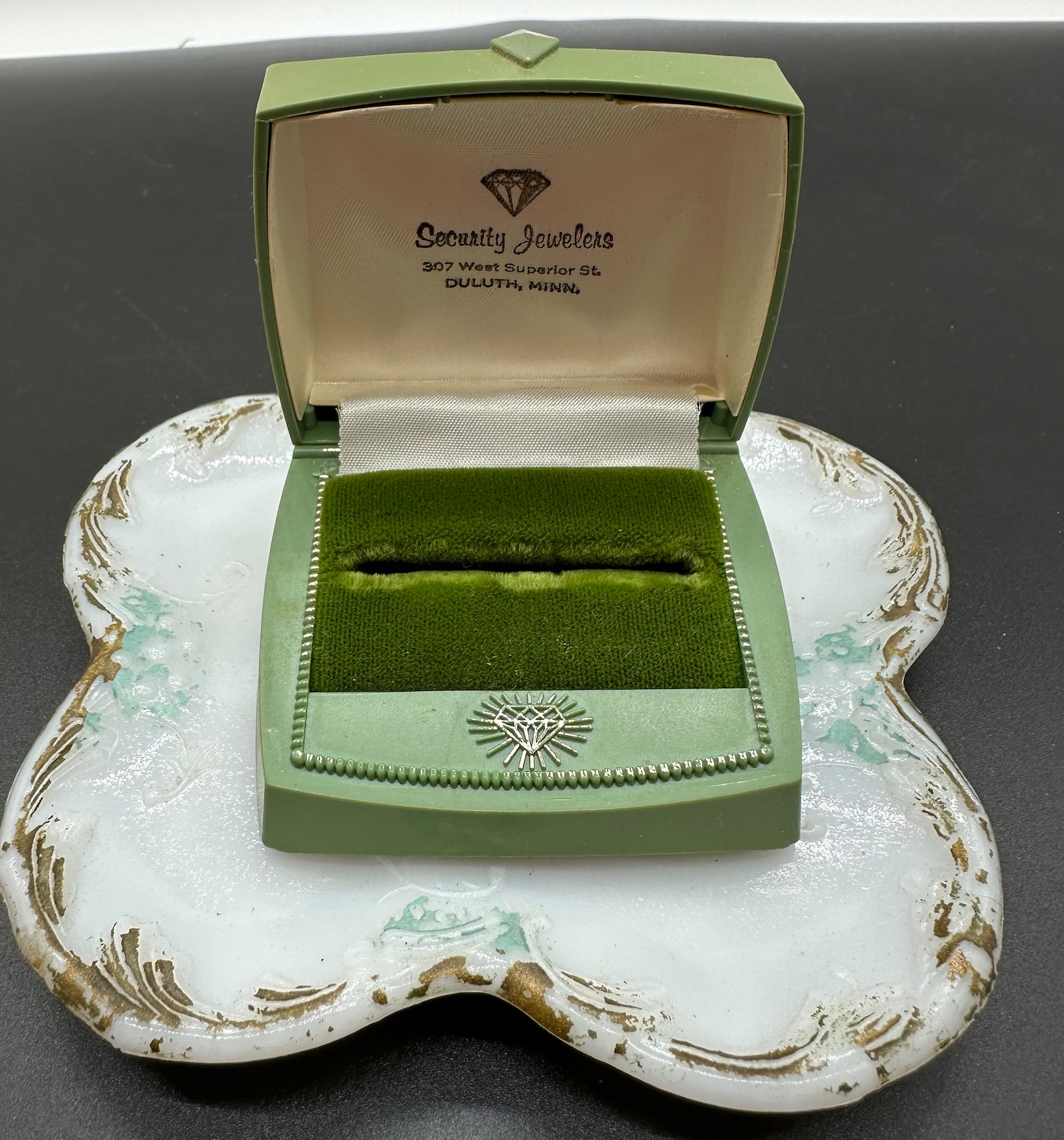 Vintage Plastic Ring Box Presentation Case Green Velvet Security ...