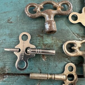 Vintage Clock Keys Mixed Media Altered Art - Etsy