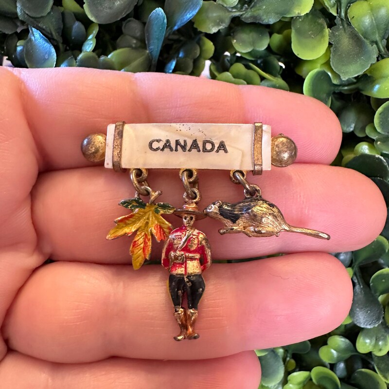 Beaver Brooch - Etsy