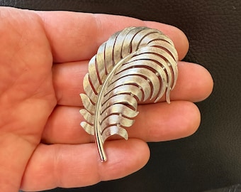 Crown Trifari Bunny Brooch - Etsy