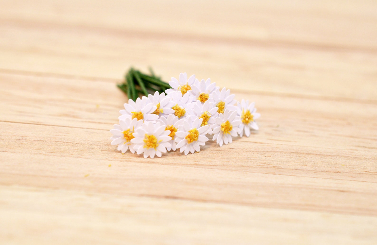 12 Miniature Daisies Kit Daisy Flowers 1:12 Scale Dolls House Garden ...