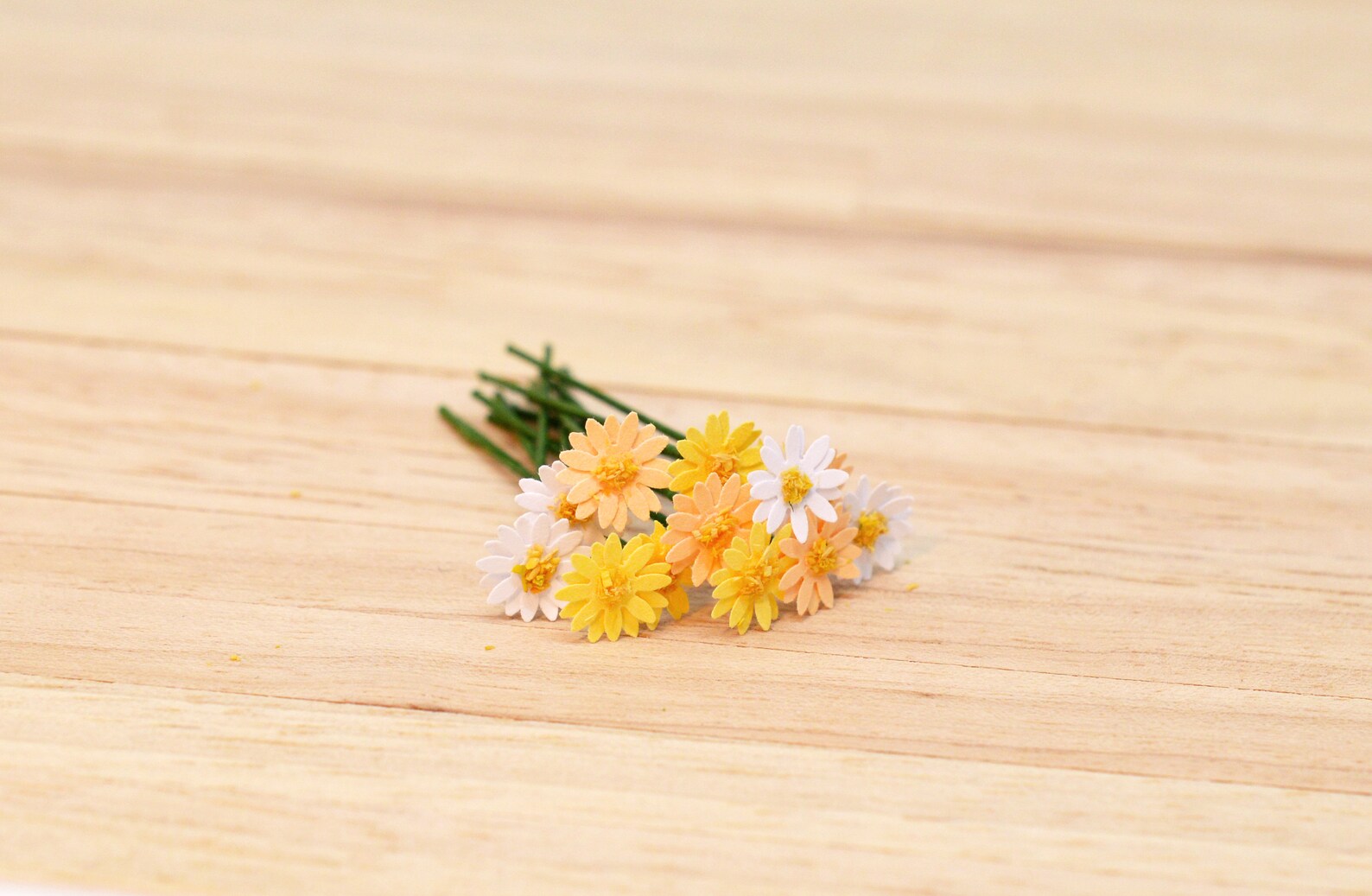 12 Miniature Daisies Kit Daisy Flowers 1:12 Scale Dolls House Garden ...