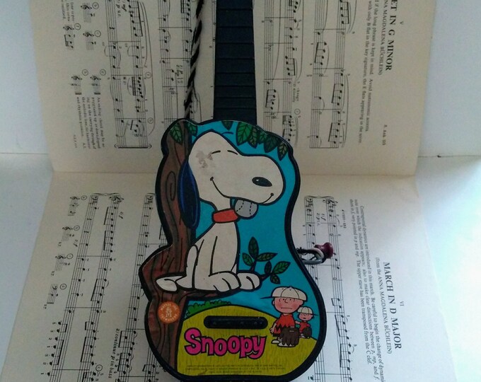 Vintage Snoopy Wind up Guitar! - Etsy