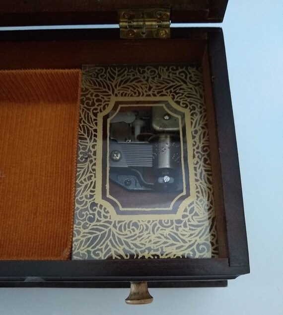 Beautiful 1970's Linden Wooden Musical Jewel Box! - Gem