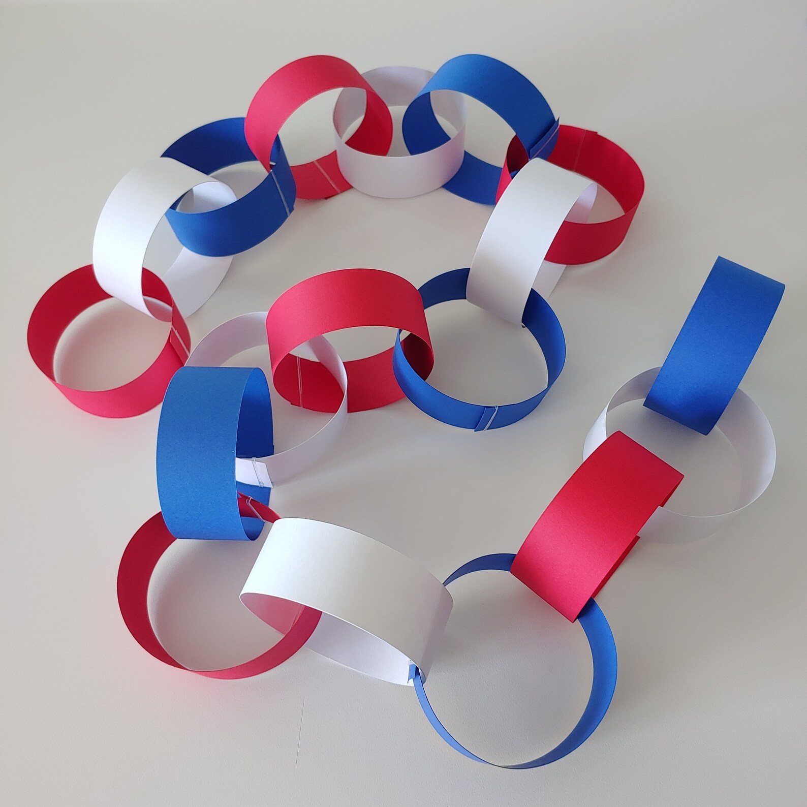 Patriotic Paper Chain Kit: Red, White, and Blue - 12 Foot Cardstock ...