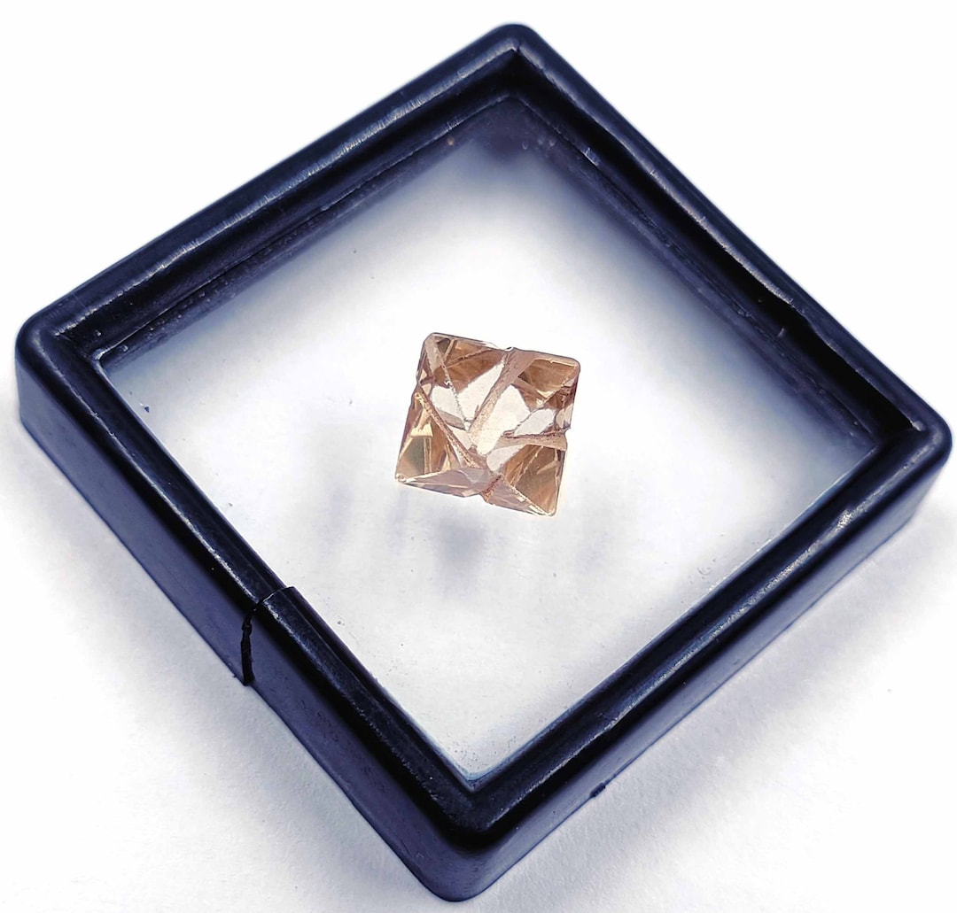 Diamond Looking Nice CVD Diamond Rough 7.60-7.75 Ct Clarity - VVS1 , O ...