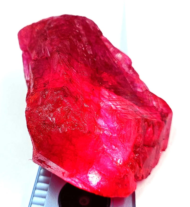 Mind-blowing Red Ruby Natural 604.5 Carat Certified Loose Gemstone From ...