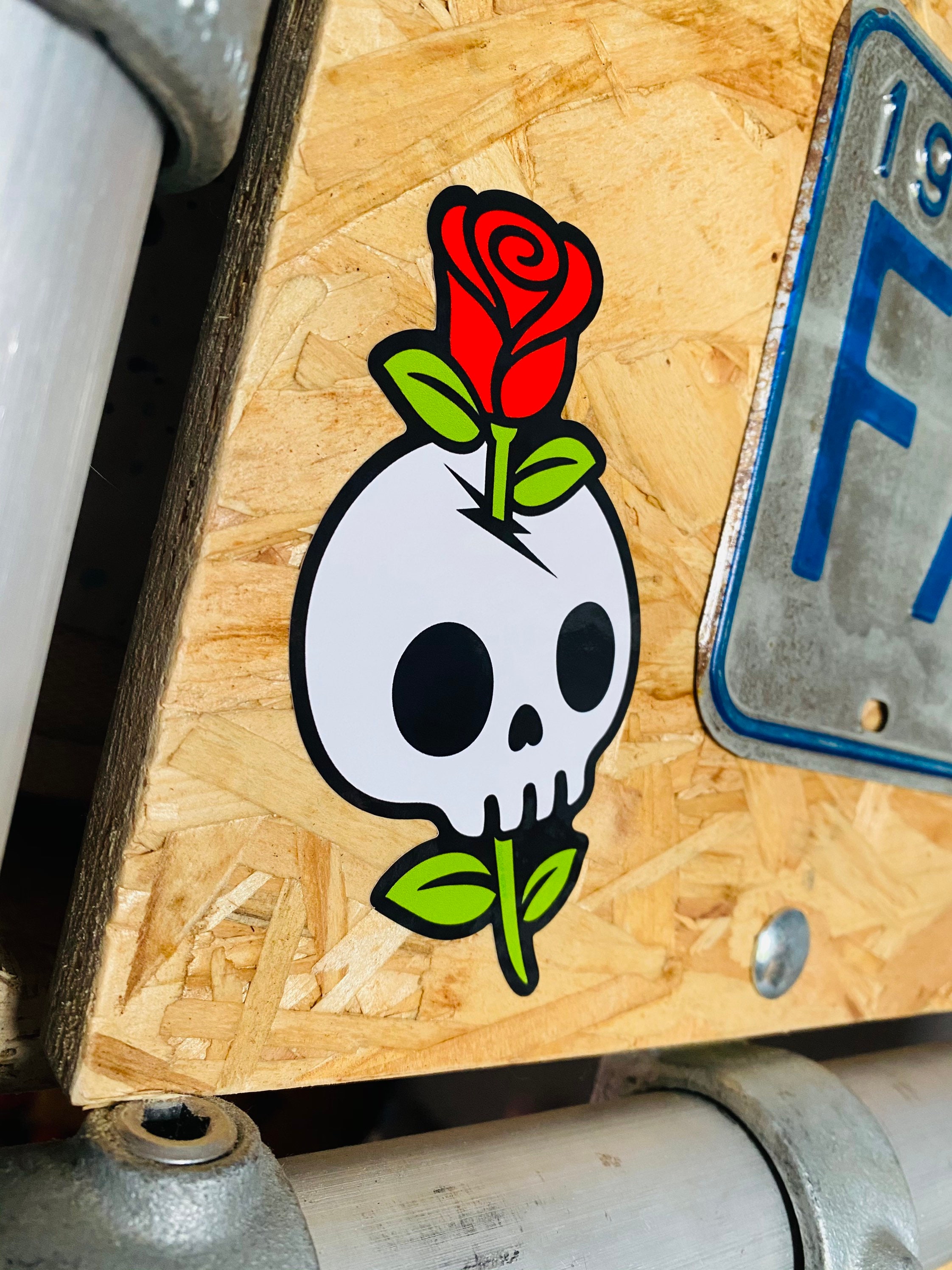 Rose and Skull Vinyl Laptop Stickers a Great Gift Edition to - Etsy UK