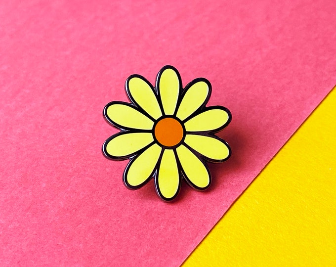 Daisy Enamel Pin Flower Lazy Daisy Jewelry Cute Gift White & Gold Hard ...