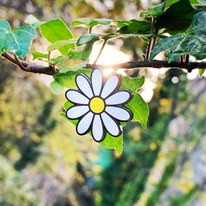 Daisy Enamel Pin Badge, a Great Gift to Brighten Anyones Day!!! - Etsy
